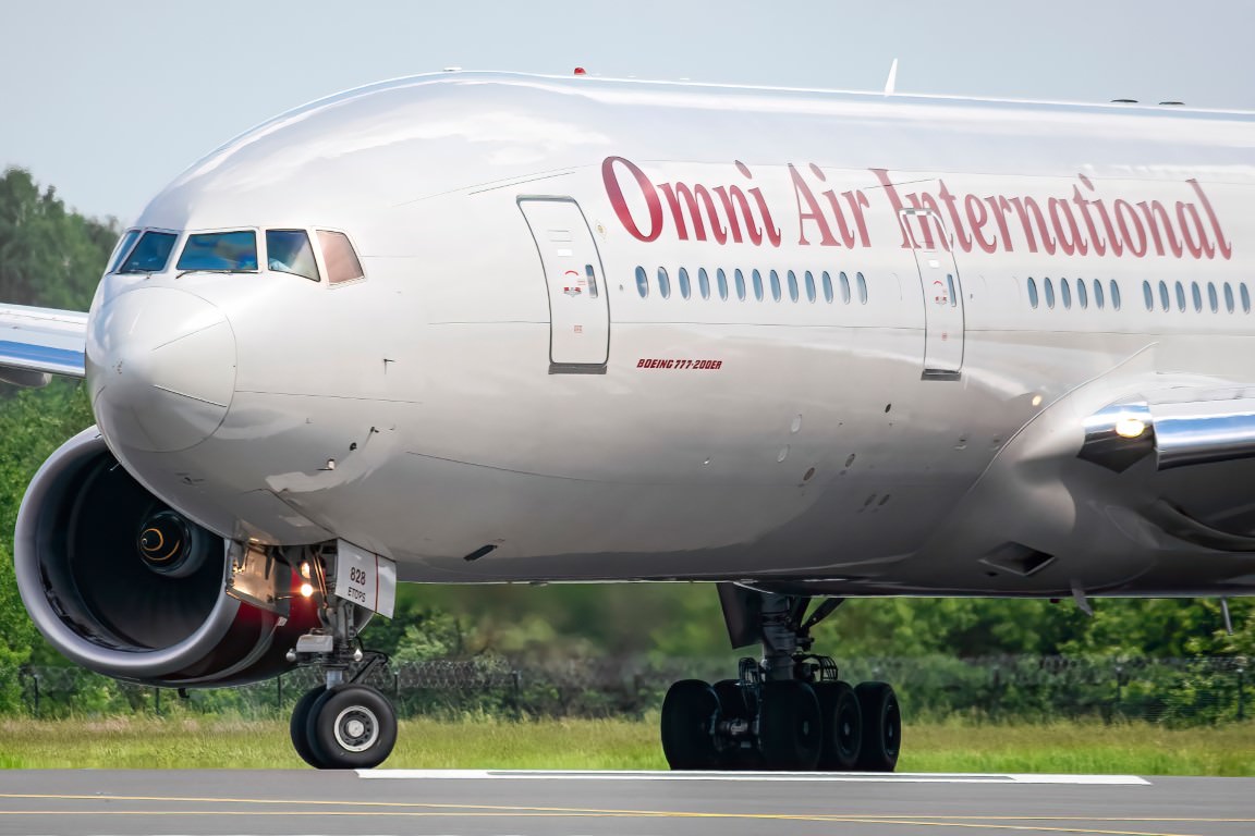 Boeing 777-200/300 (RR Trent 800) - AVIET