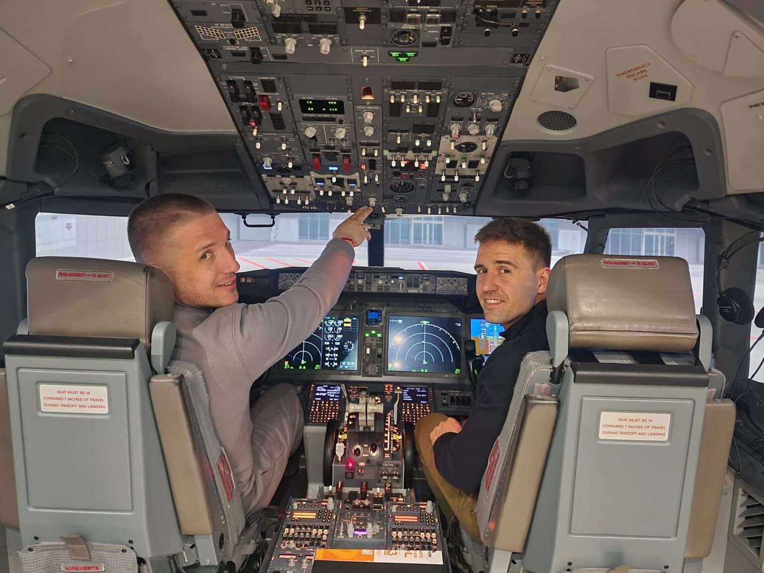 B737NG and MAX Engine run up practical conducted successfully - AVIET
